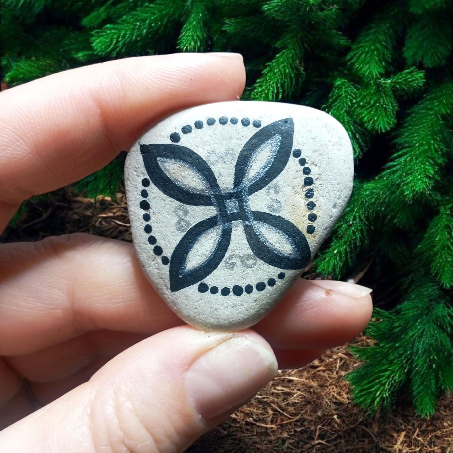 Witch Knot Symbols, Painted Sea Stones, Altar Accessories for ...