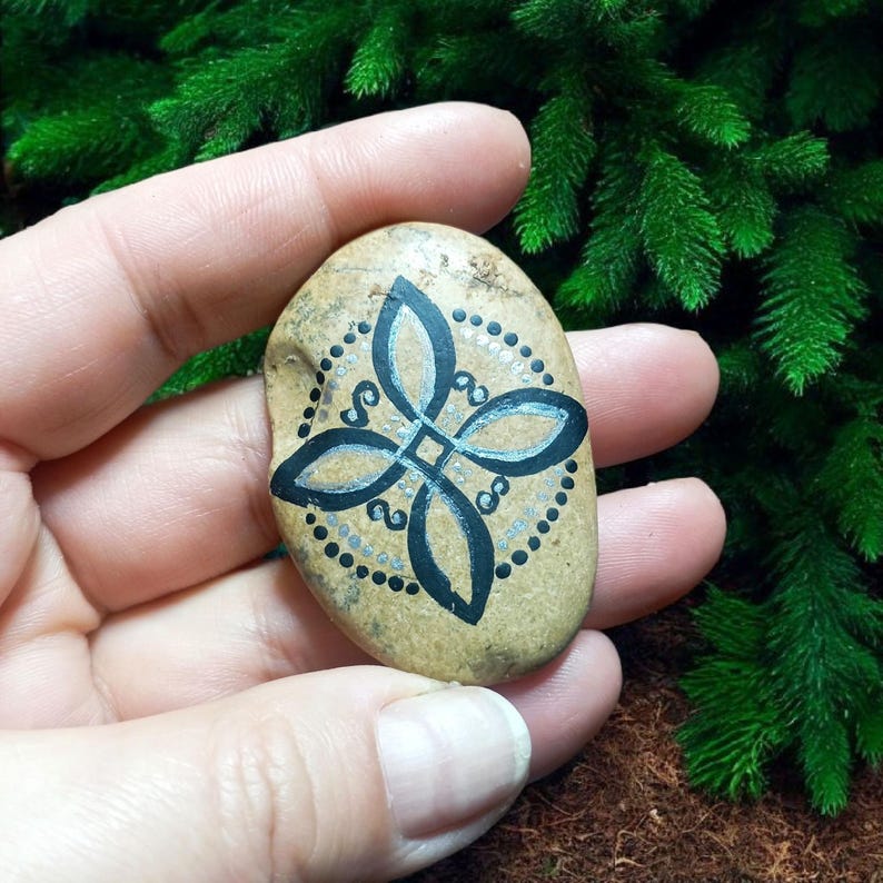Witch Knot Symbols, Painted Sea Stones, Altar Accessories for ...