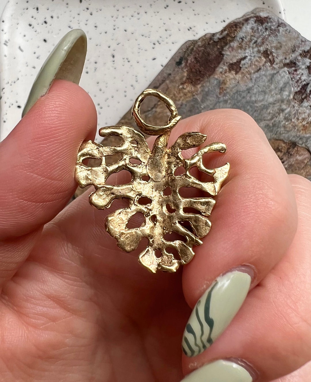 Monstera Leaf Pendant in Gold Bronze, GB-873 - Etsy