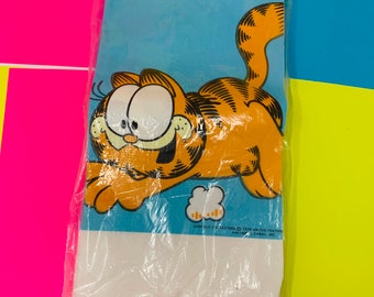 Garfield Table - Etsy