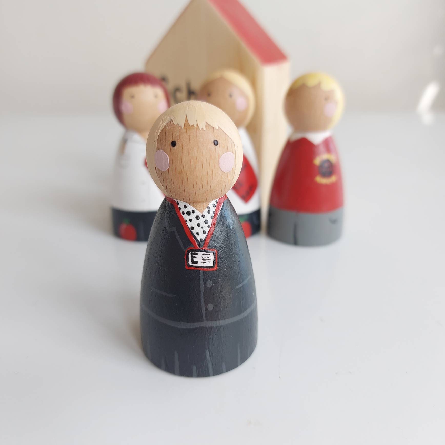 Schoolie Pegs & Teacher Pegs - Etsy Israel