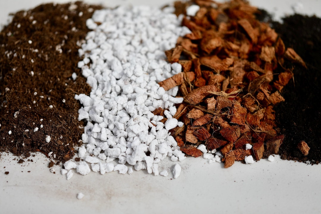 Chunky Aroid Mix Potting Soil - Monstera Soil Mix - Best Indoor Potting ...