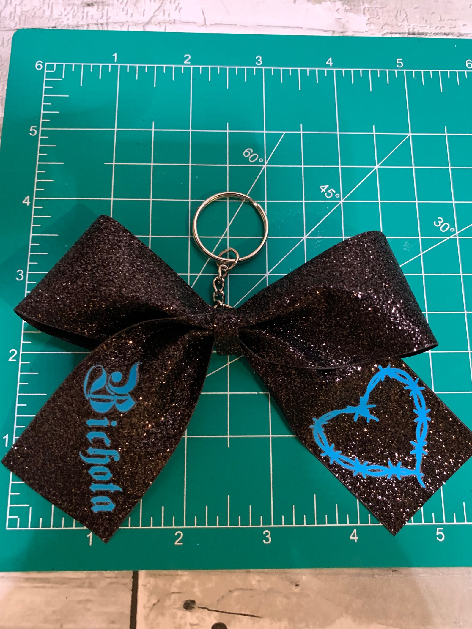 Karol G / Bad Bunny / Rauw Alejandro/ Keychain / Keychain Bows - Etsy