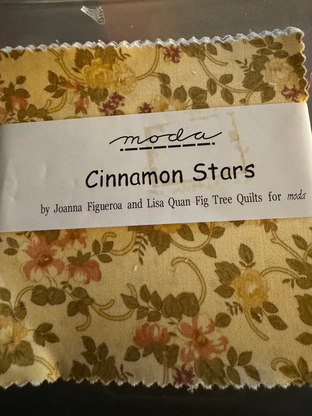 Cinnamon Stars by Figueroa & Quan Fig Tree Quilts 5” Stacker Charm Pack ...