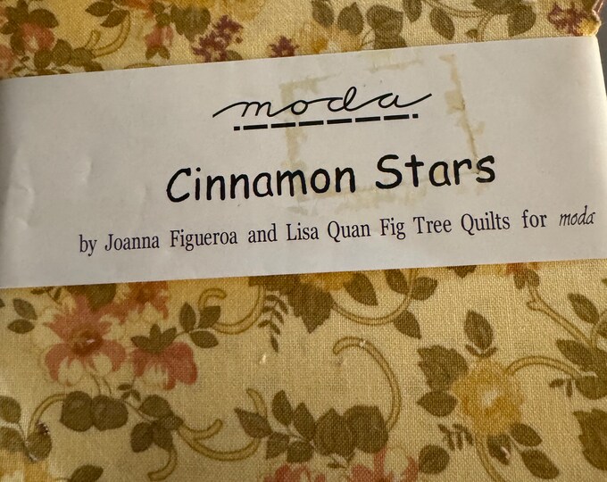 Cinnamon Stars by Figueroa & Quan Fig Tree Quilts 5” Stacker Charm Pack ...