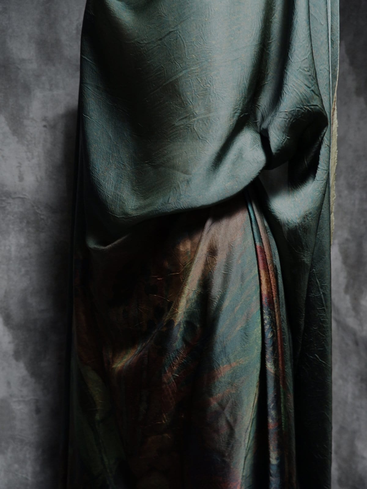 Abstract Flower Painting Fabrics, Wrinkled Fabric, Designer Dress ...