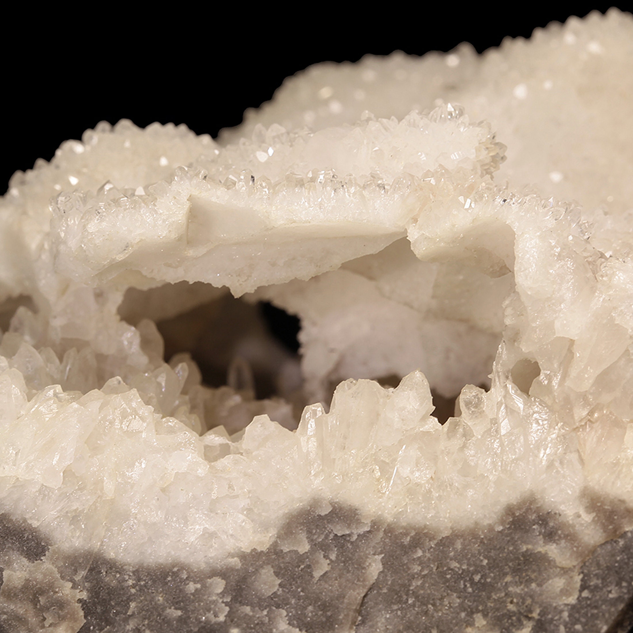 Quartz casts after Calcite on matrix / Locality - Mineral Farm, near ...