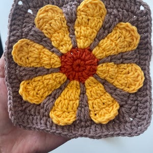Crochet Retro Daisy Granny Square Pattern- Easy to Follow Instructions ...