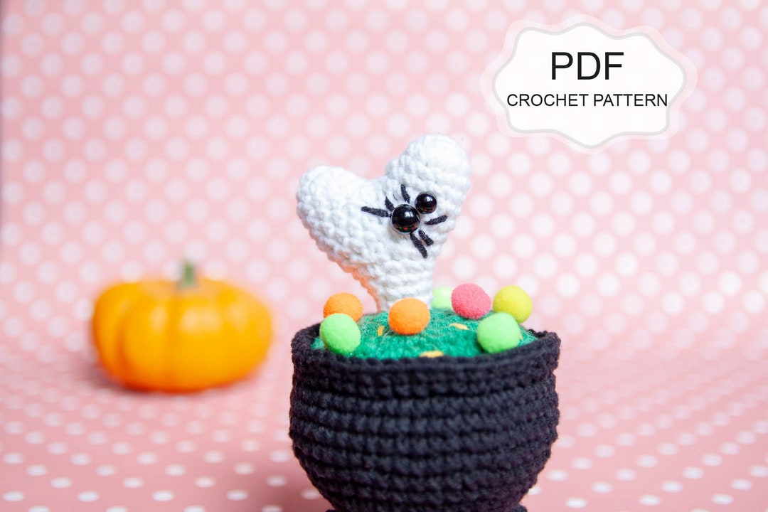 Crochet PATTERN: Witch Cauldron With Bone and Spider/ - Etsy