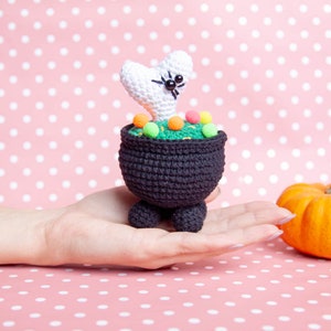 Crochet PATTERN: Witch Cauldron With Bone and Spider/ - Etsy