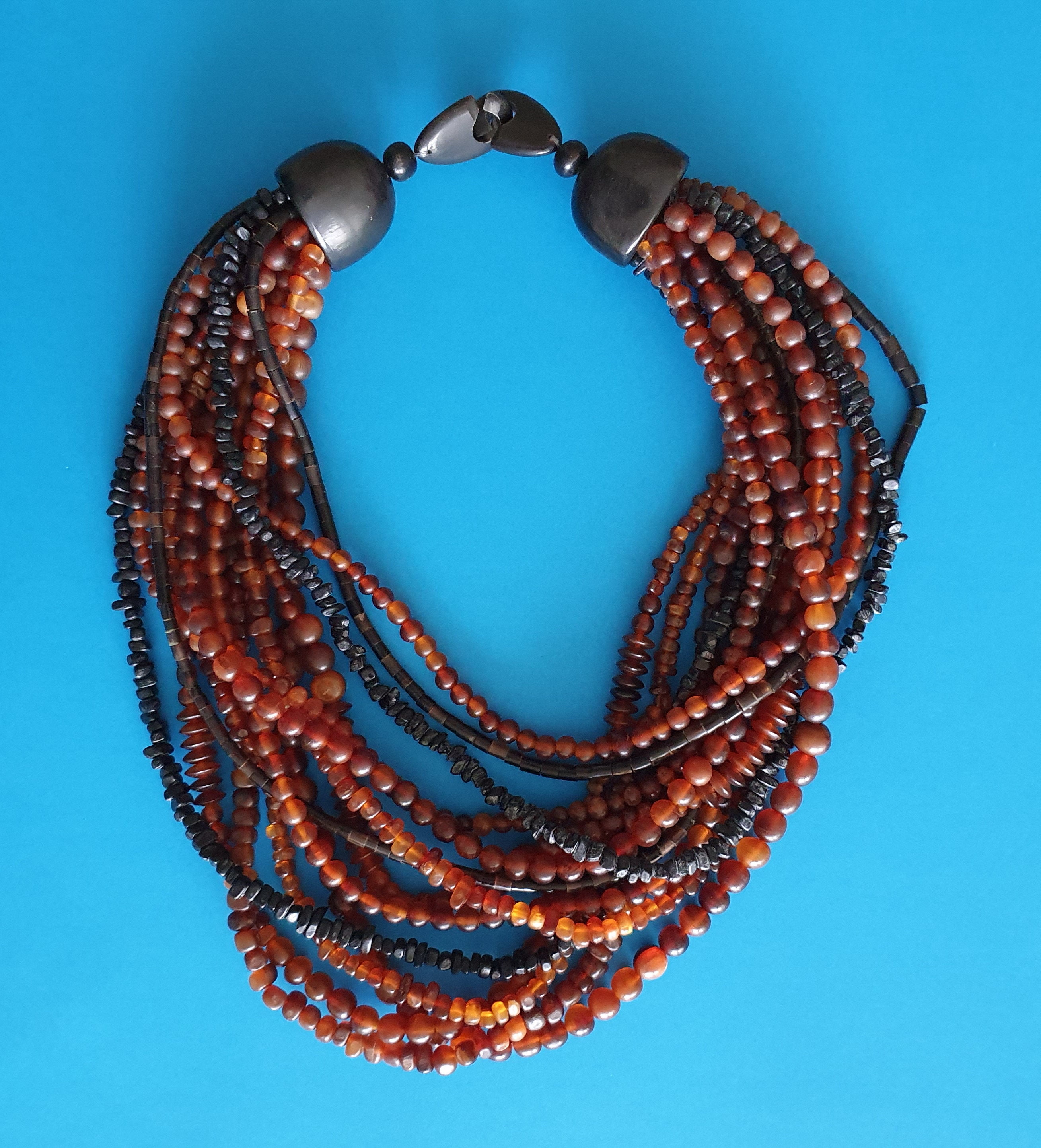 Collier avant-gardiste de MONIES GERDA LYNGGAARD en corne et ébène ...