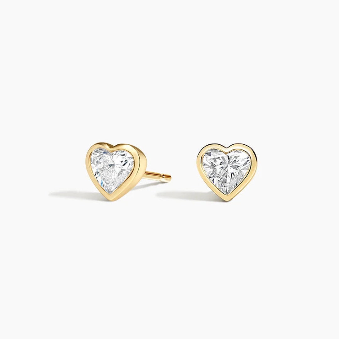 Lab Grown Heart Shape Diamond Yellow Gold Diamond Stud Earrings ...