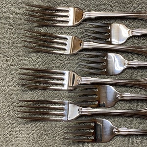 Oneida Classic Shell Heirloom Stainless Flatware 20 Piece Set - Etsy