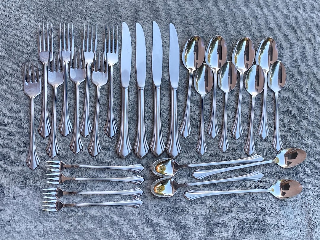 Oneida Rembrandt Distinction Deluxe Stainless by Oneida HH 28 Piece Set ...