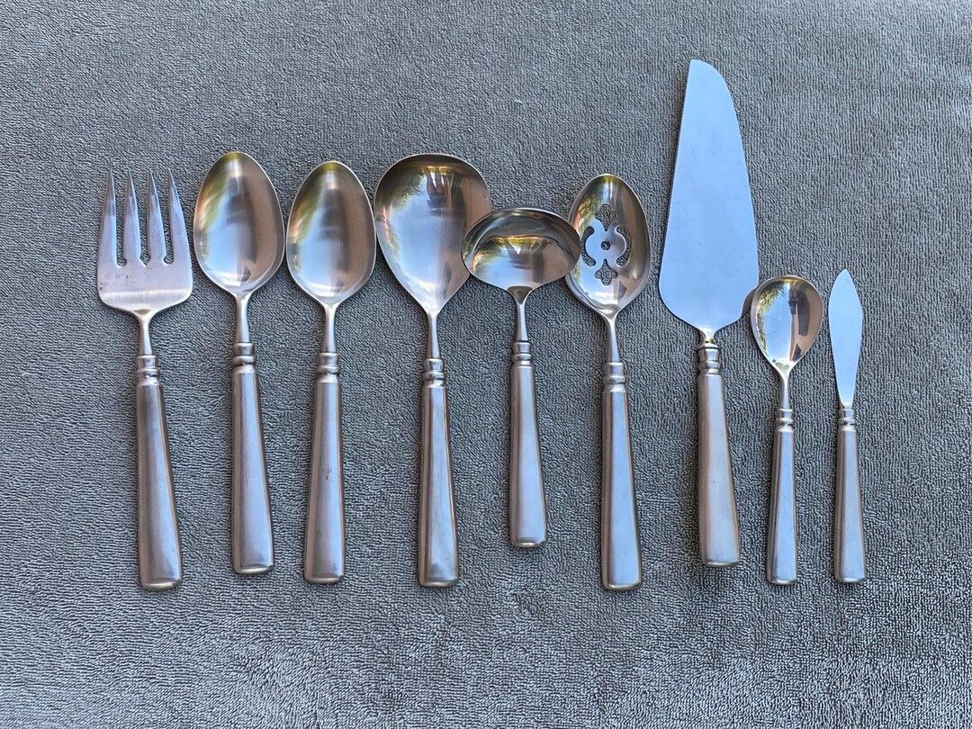 Oneida Motif Satin Heirloom Stainless Flatware 9 Piece Serving Hostess ...