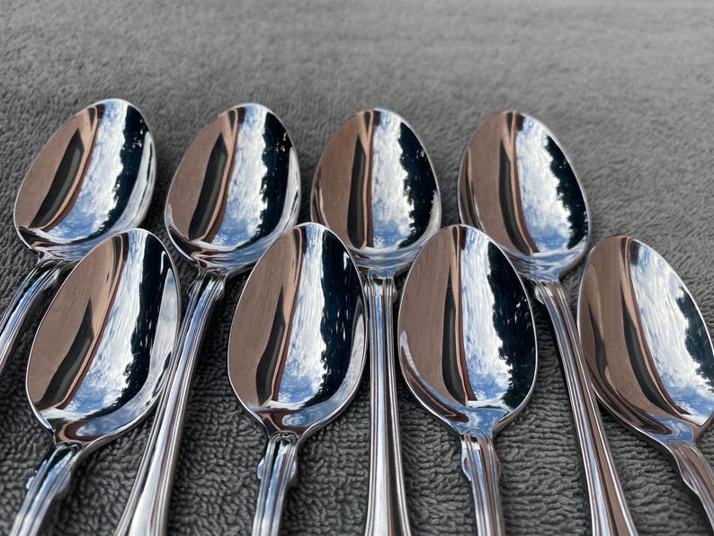 Oneida Classic Shell Heirloom Stainless Flatware 20 Piece Set - Etsy