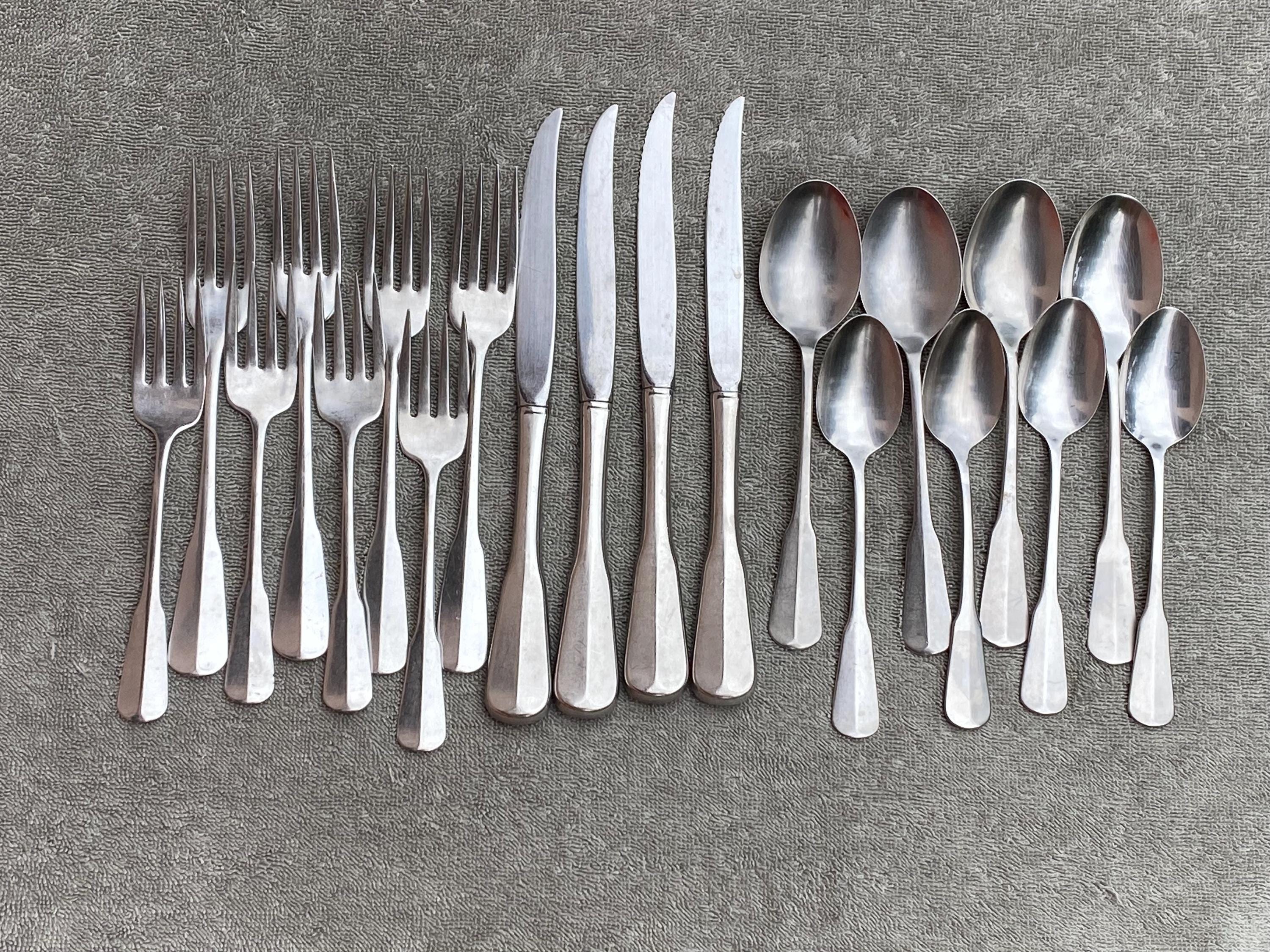 Oneida Colonial Artistry Distinction Deluxe Stainless HH 20 Pc Set Used ...