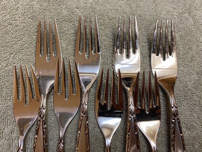 Oneida Venetia Community Stainless Flatware 24 Piece Set - Etsy