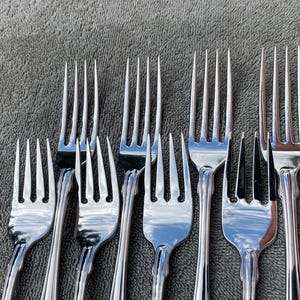 Oneida Classic Shell Heirloom Stainless Flatware 20 Piece Set - Etsy