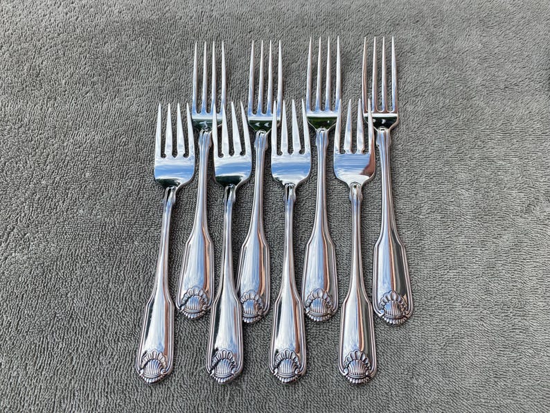 Oneida Classic Shell Heirloom Stainless Flatware 20 Piece Set - Etsy