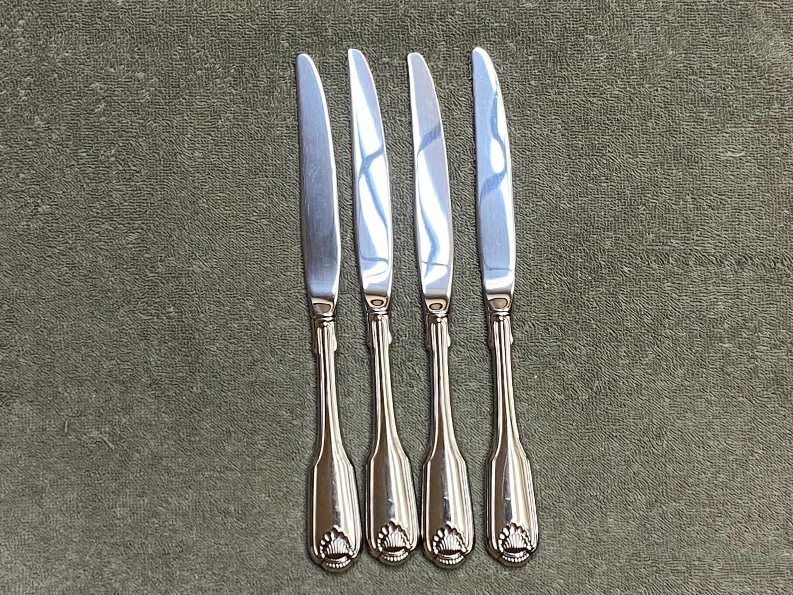 Oneida Classic Shell Heirloom Stainless Flatware 20 Piece Set - Etsy