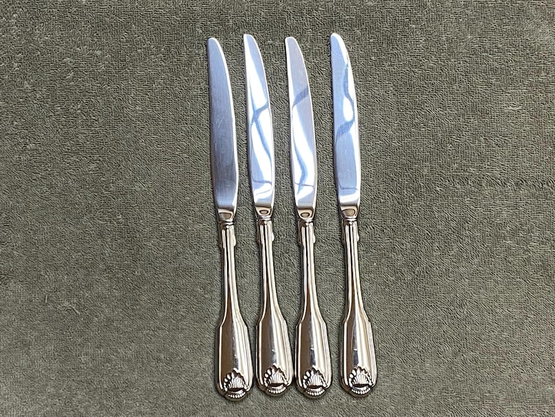 Oneida Classic Shell Heirloom Stainless Flatware 20 Piece Set - Etsy