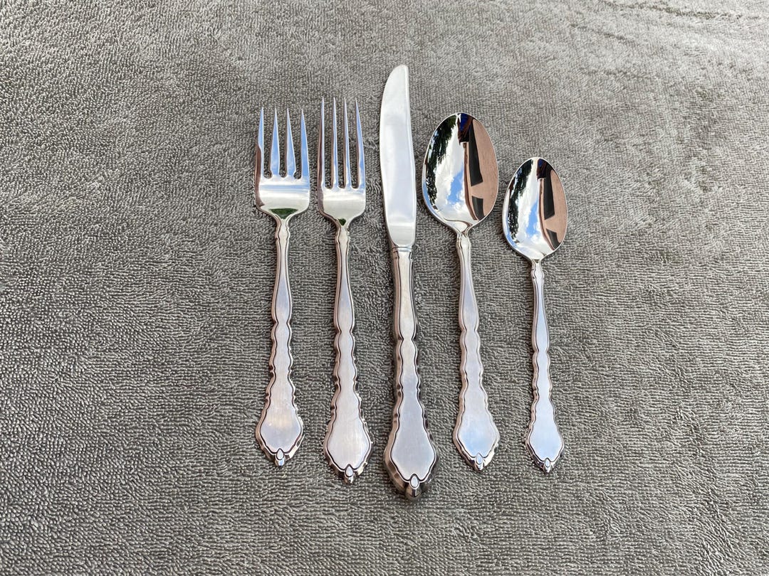 Oneida Satinique Community Stainless Flatware One-5 Piece Place Setting ...