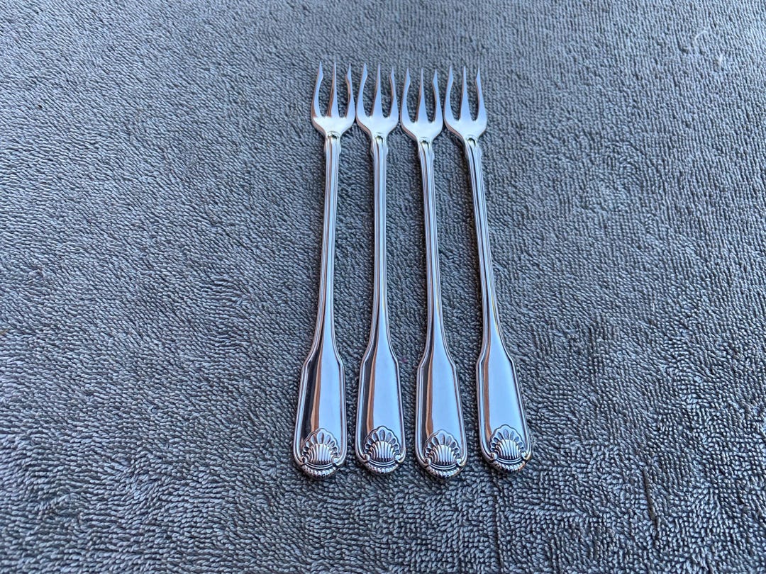 Oneida Classic Shell Heirloom Stainless Flatware 4 Cocktail Forks 5-7/8 ...