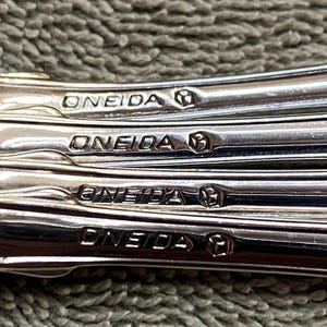 Oneida Classic Shell Heirloom Stainless Flatware 20 Piece Set - Etsy