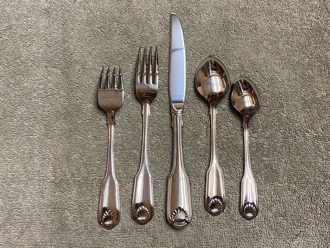 Oneida Classic Shell Stainless Steel Flatware One-5 Pc Place Setting ...
