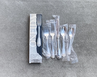 Oneida Classic Shell Heirloom Stainless Flatware 20 Piece Set - Etsy