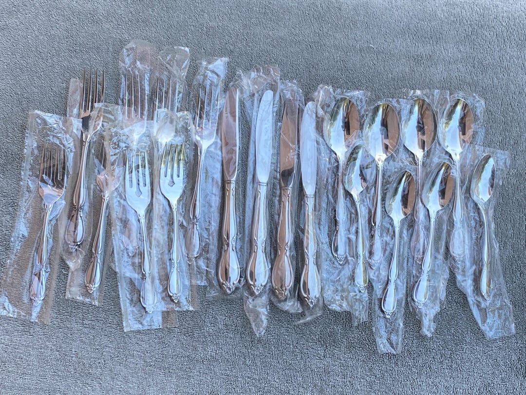 Oneida Chatelaine Community Stainless Flatware 20 Piece Set, Service ...