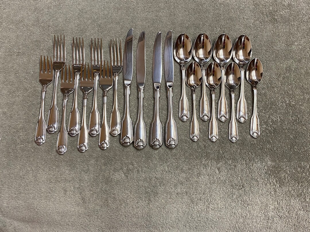 Oneida Classic Shell Heirloom Stainless Flatware 20 Piece Set - Etsy