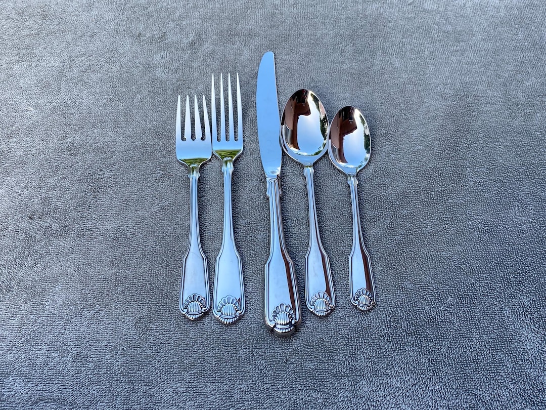 Oneida Classic Shell Stainless Steel Flatware One-5 Pc Place Setting ...