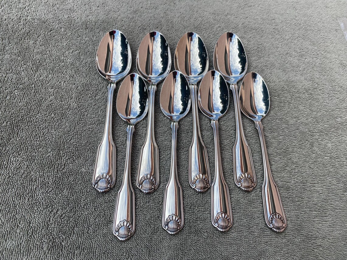 Oneida Classic Shell Heirloom Stainless Flatware 20 Piece Set - Etsy
