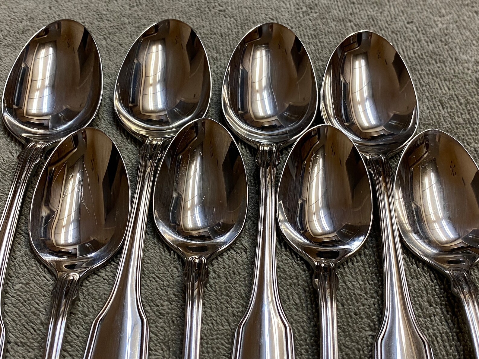 Oneida Classic Shell Heirloom Stainless Flatware 20 Piece Set - Etsy