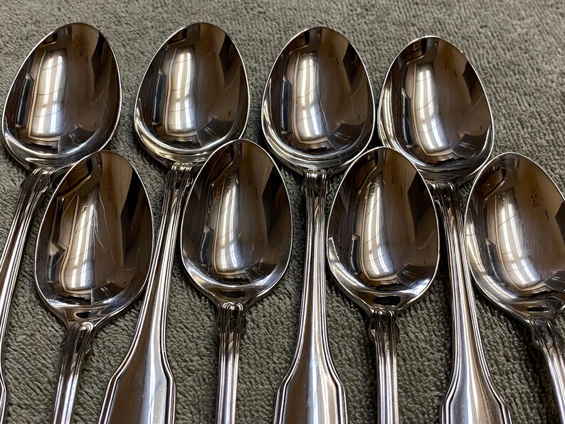 Oneida Classic Shell Heirloom Stainless Flatware 20 Piece Set - Etsy