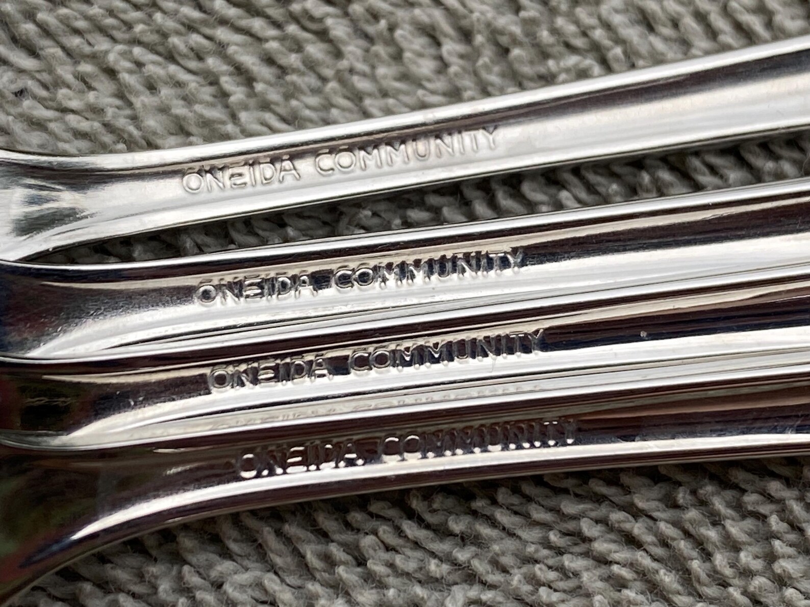 Oneida Royal Flute Community Stainless Flatware 20 Piece Set, Service ...