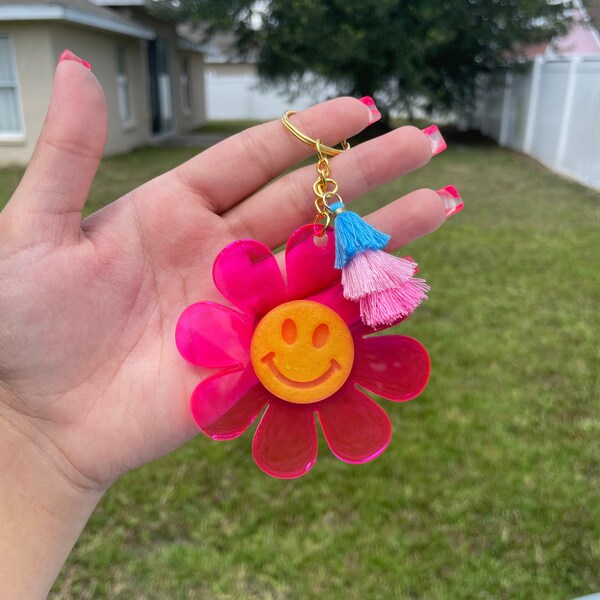 Daisy Keychain - Etsy
