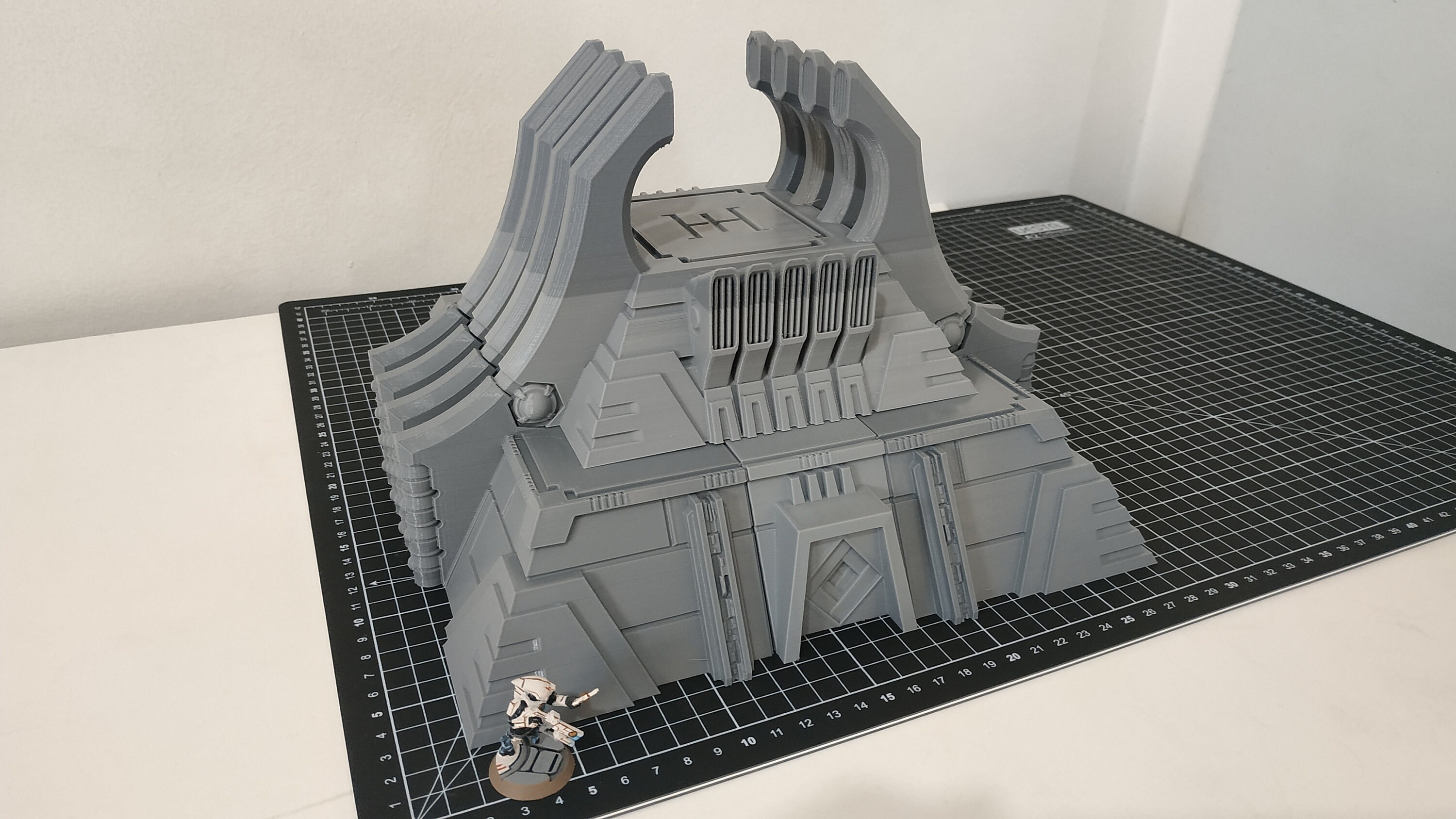 Space Robot Dynasties Karnac Pyramid Tower Building - 3d Printed ...