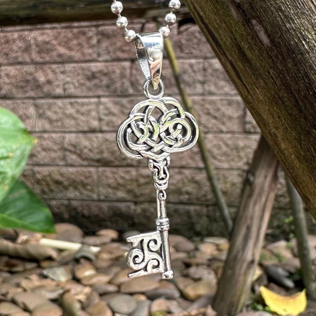 Handcrafted 925 Sterling Silver Celtic Knot Key Pendant Triskelion ...
