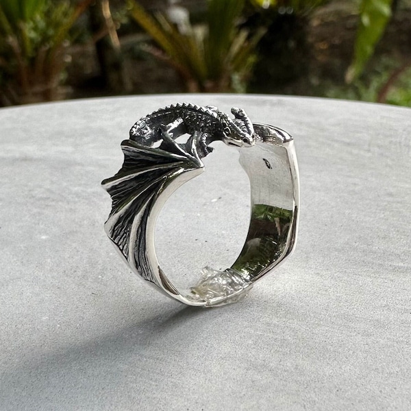 Draco Ring - Etsy