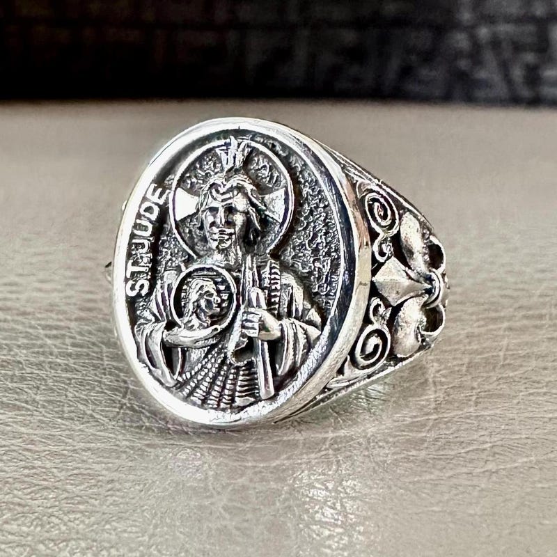 Jude Pinky Signet Ring - Etsy