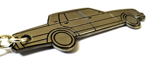 InjectedDesigns Keychain for Chevy Caprice Classic 2 Sided Metal Gifts for Car Guys Enthusiasts Father Mother Dad Mom Him Her Box Caprice Brougham