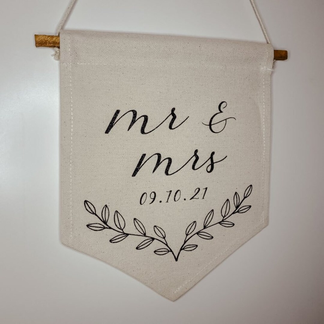 Mr & Mrs Wall Pennant, Wedding Gift for Bride and Groom, Couple Wedding ...