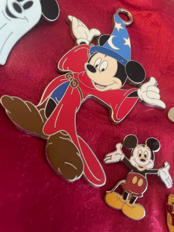 8 MICKEY MOUSE Disney PINS + 1 Mickey Mouse Pendent &… - Gem
