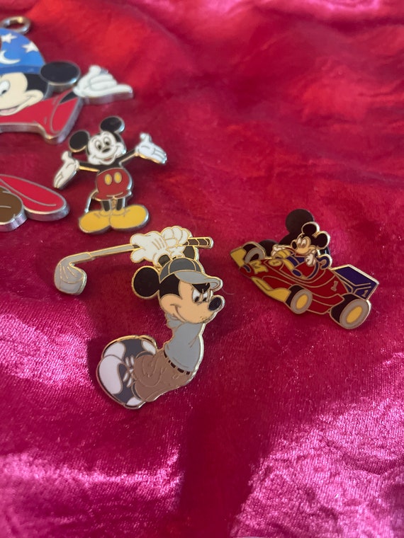 8 MICKEY MOUSE Disney PINS + 1 Mickey Mouse Pendent &… - Gem