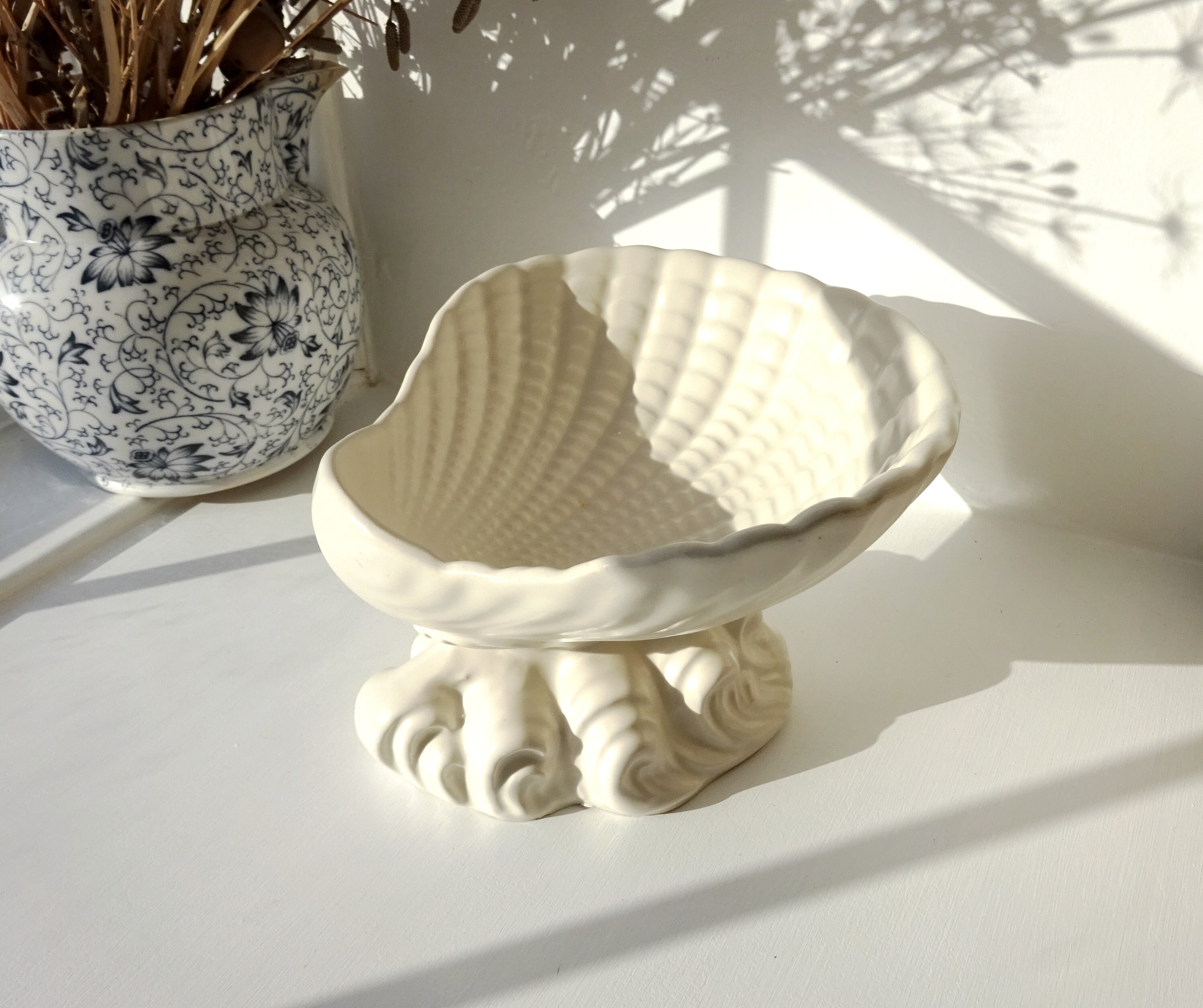 Vintage Dartmouth Shell Dish Matt White Pottery Clam Shell Bowl on Wave ...