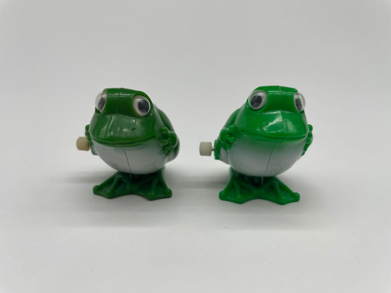 WORKING TOMY Pocket Pets Wind-up Frogs - Etsy