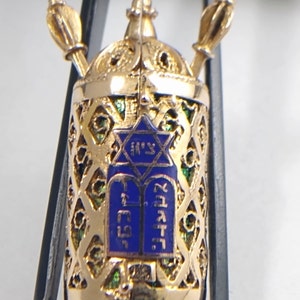 14K Yellow Gold Enameled Vintage Torah Scroll Case Locket - Etsy